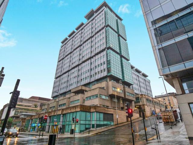 160 Bothwell Street, G2 7EA 3 bed flat to rent £1,800 pcm £415 pw