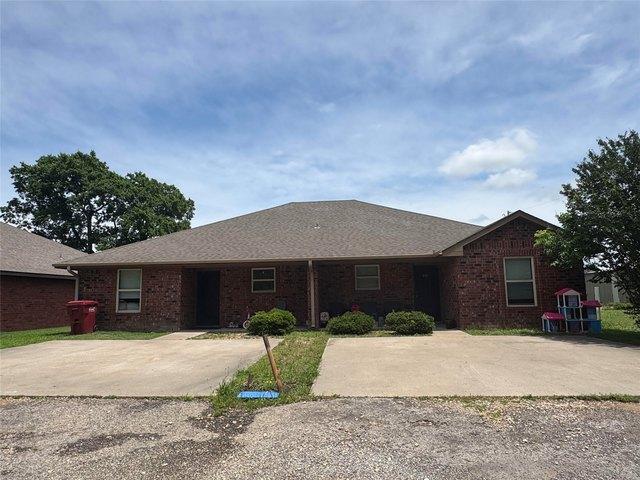 160 Bell St, Blossom, TX 75416
