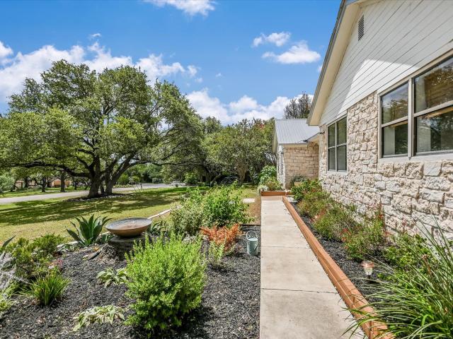 160 Donna Dr
