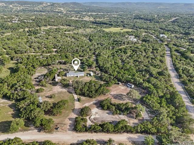 160 Deer View Dr, Pipe Creek, TX 78063