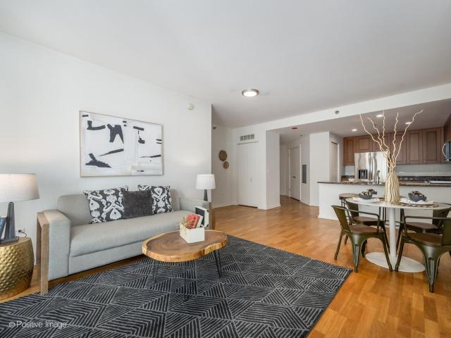 160 E Illinois Street # 901