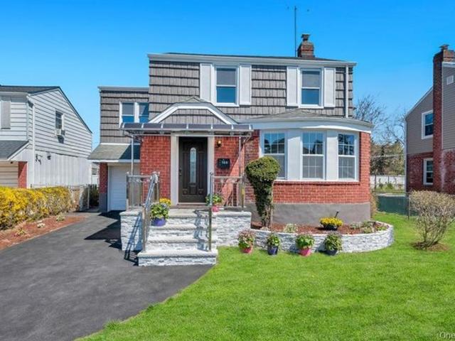 160 Fallon Ave, Elmont, NY 11003