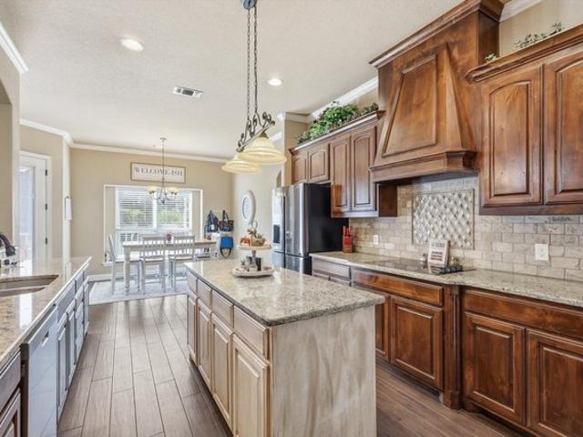 160 Kelly Dr, Waxahachie, TX 75167