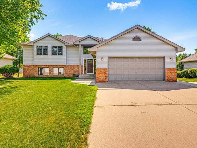 160 Orchard Ave SE, Hutchinson, MN 55350
