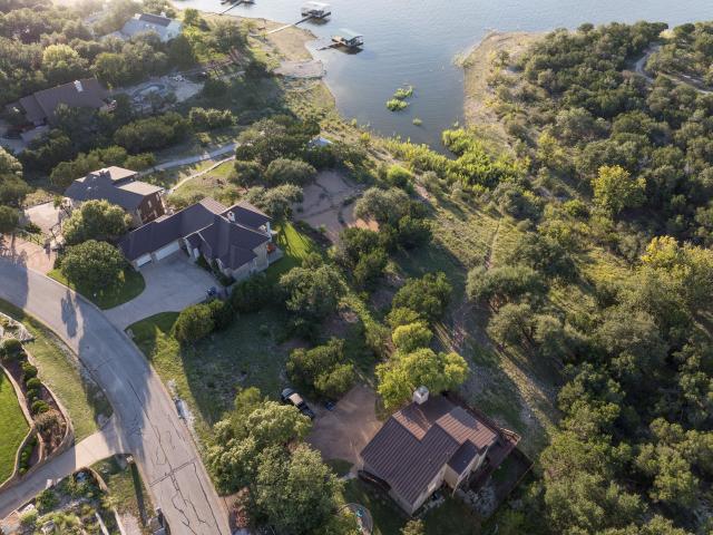 160 Lakefront Dr