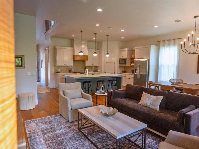 160 Lakeview Court # 3