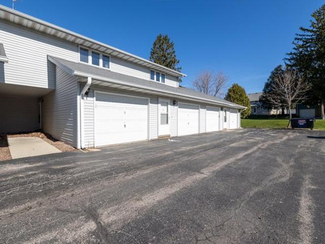 160 Maple Ave S Unit 6, Slinger, WI 53086