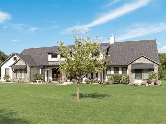 160 N Falling Leaves Dr, Waxahachie, TX 75167