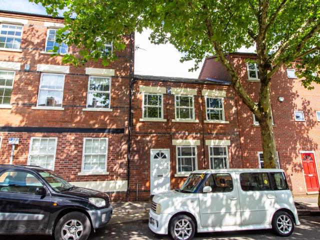 160 North Sherwood Street. 3 bed townhouse to rent £1,755 pcm £405 pw