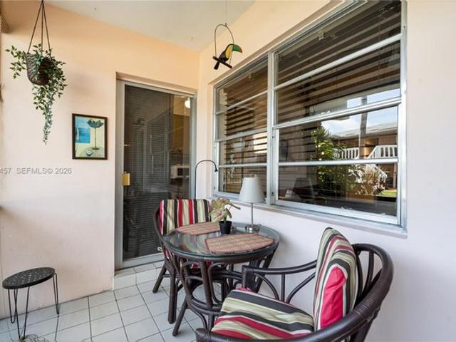 160 NE 8th Ave Apt 21A, Hallandale Beach, FL 33009