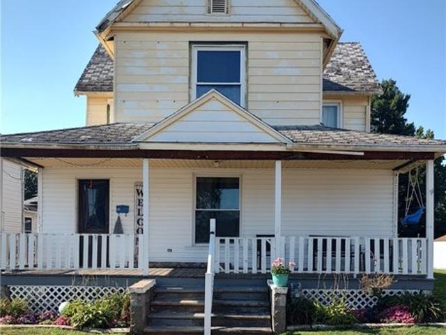 160 Neighbor St, Newcomerstown, OH 43832