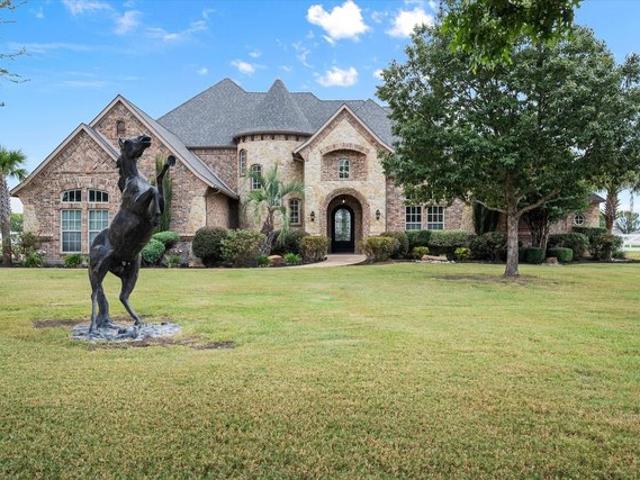 160 Steel Dust Dr, Red Oak, TX 75154