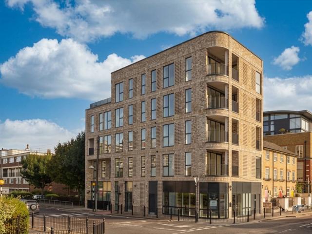 160 Stepney Way, London E1 1 bed flat to rent £2,050 pcm £473 pw