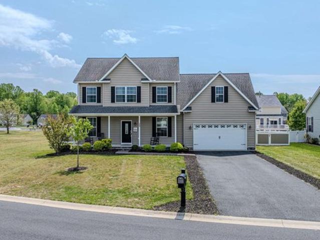 160 Ponds Edge Dr, Felton, DE 19943