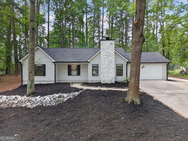 160 Running Bear Trl, Fayetteville, GA 30214