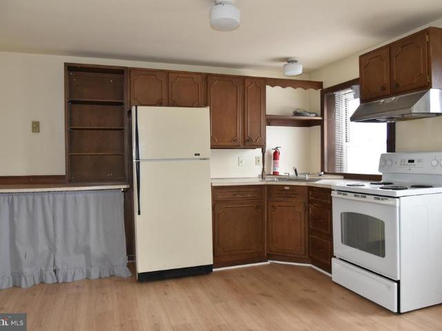 160 W Main Street # APT. 3