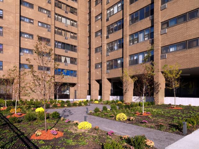 160 Warburton Ave 2 beds, 1 full bath