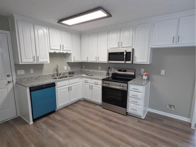 160 Williamsburg Way