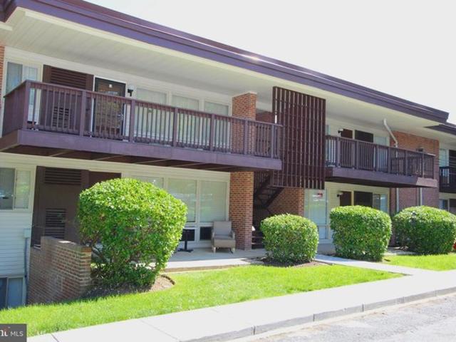 160 Talbott St Apt 205, Rockville, MD 20852