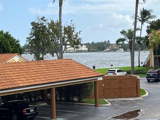 160 Yacht Club Way Apt 209, Hypoluxo, FL 33462