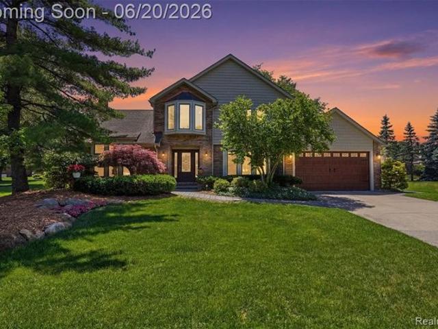 16141 W Blue Skies Dr, Livonia, MI 48154