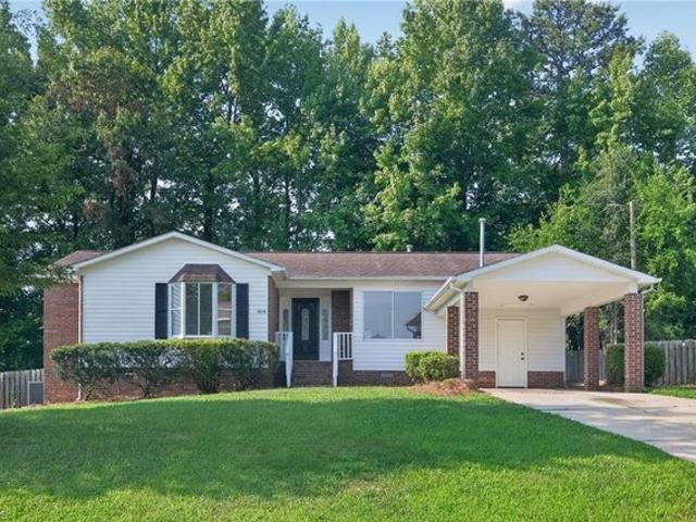 1614 Oberlin Dr, High Point, NC 27260
