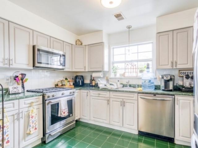 1614 Clinton St # 2