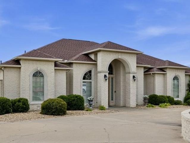 1614 Crow Creek Dr, Granbury, TX 76049