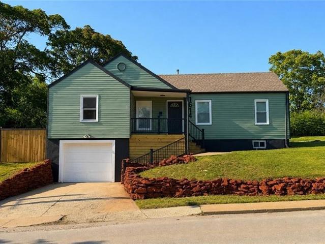 1614 E 85th St, Kansas City, MO 64131