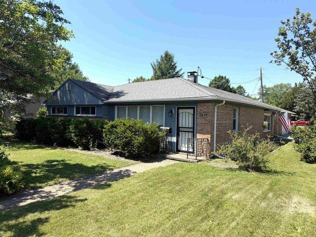1614 Rebecca Dr, Rockford, IL 61107
