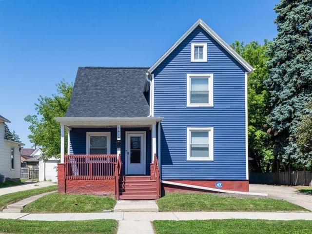 1614 Saint Clair St, Racine, WI 53402