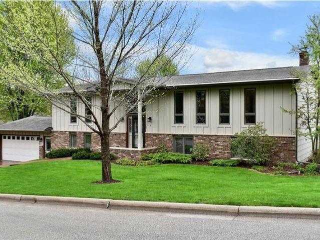 1614 Valley View Dr, Winona, MN 55987