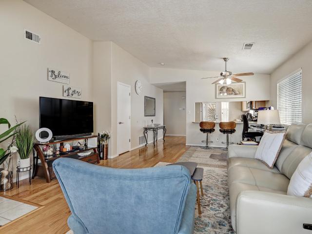 1614 Villa Camilla NE