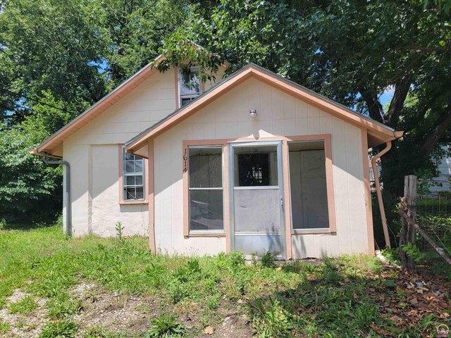 1614 W 7th St, Emporia, KS 66801