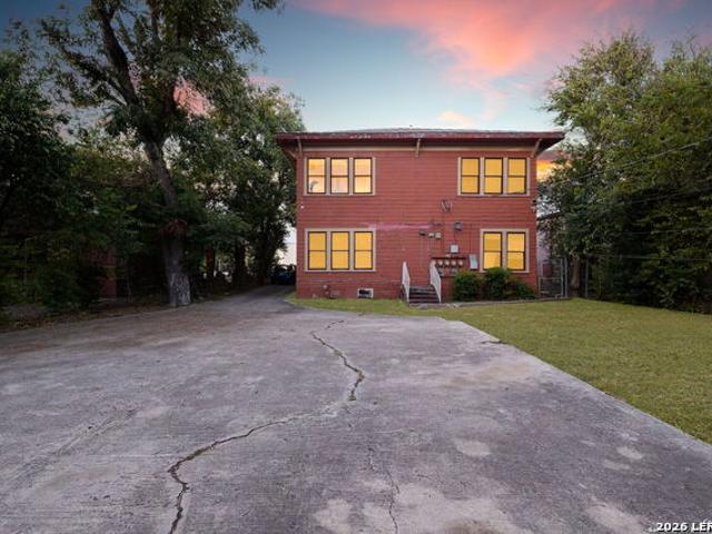 1614 W Kings