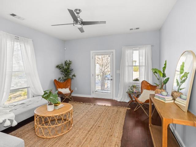 1614A Long Ave