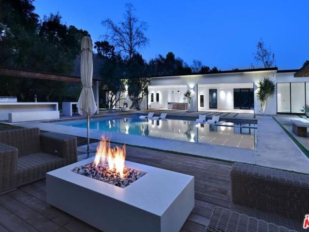 16154 High Valley Pl, Encino, CA 91436