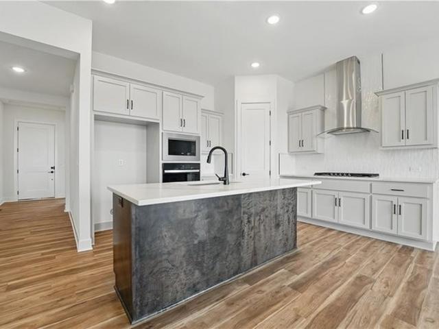 1615 NW 105th Ter, Kansas City, MO 64155
