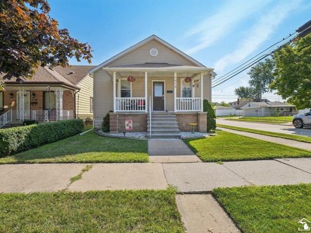 1615 Cora St, Wyandotte, MI 48192