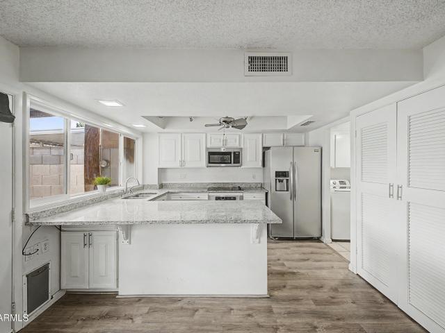 1615 e newport drive