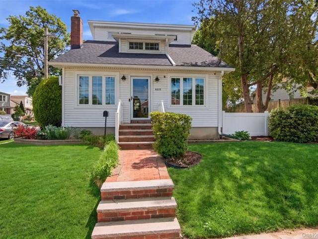 1615 Estelle Ave, Elmont, NY 11003