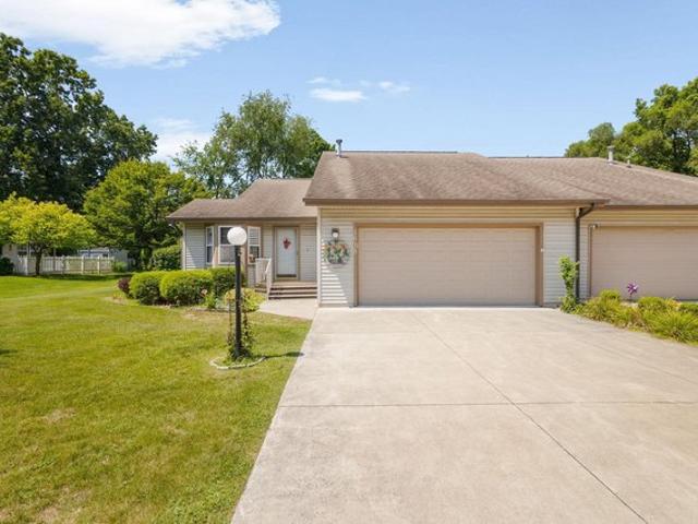 1615 Pine Ridge Ct, Elkhart, IN 46514