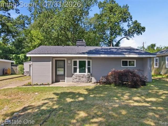 1615 S Commerce Rd, Wolverine Lake, MI 48390