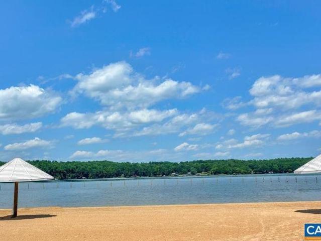 1615 S Lakeshore Dr, Louisa, VA 22963