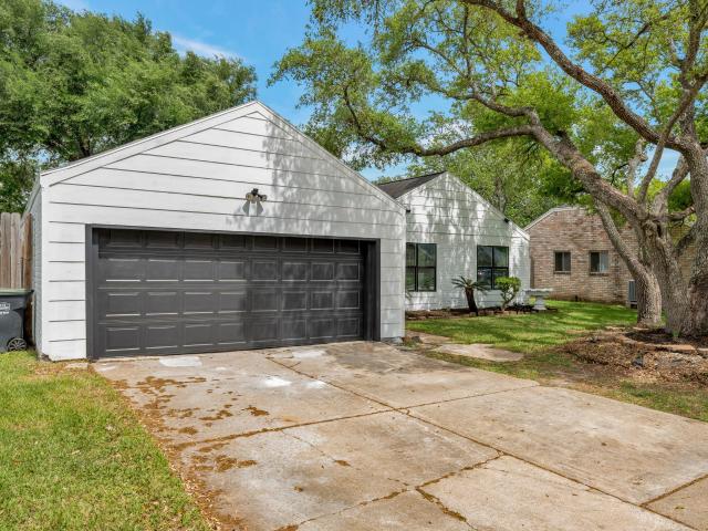 1615 Sleepy Hollow Drive