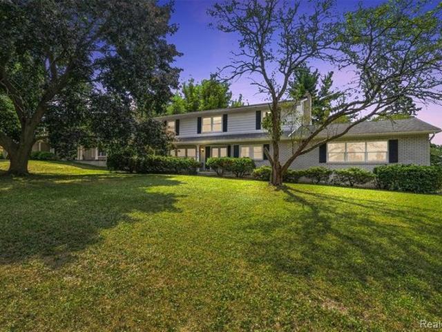 1615 Wagon Wheel Ln, Grand Blanc, MI 48439