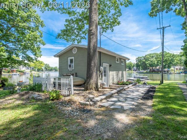 16161.5 Knobhill Drive