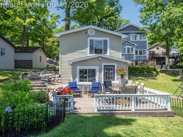 16161 Knobhill Dr, Argentine, MI 48451