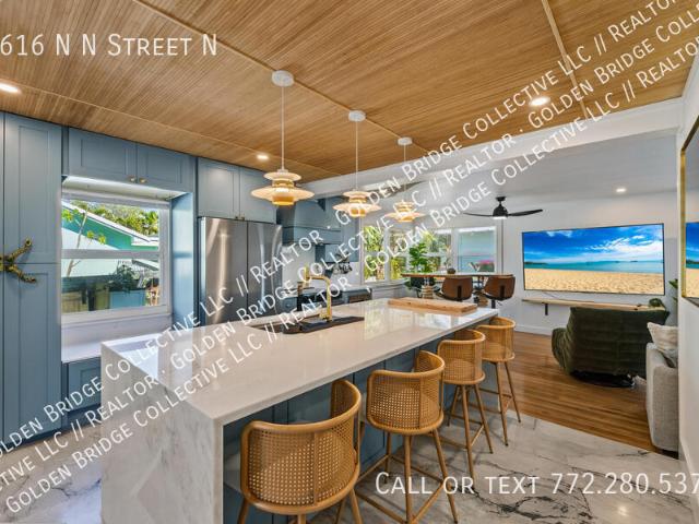 1616 N N Street N, 4 beds, 2 full baths