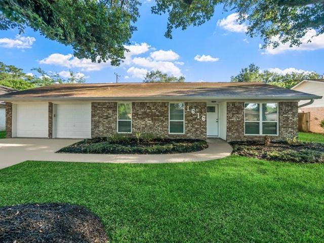 1616 Alta Vista Dr, Alvin, TX 77511